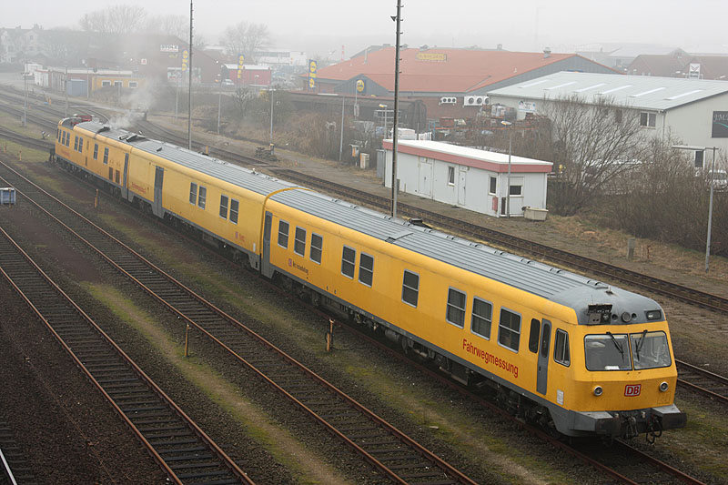3 Fotos: Triebwagen der Baureihe 719 in Hamburg-Haburg am 10.07.2012