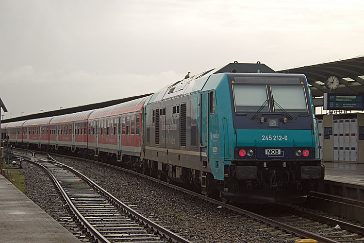 3 Fotos vom Betriebsstart auf der Marschbahn von DB Regio